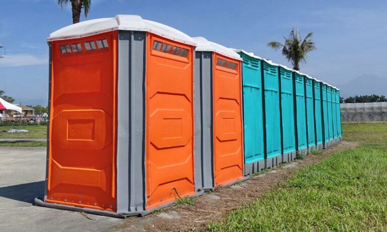 A Look at the Benefits of XL Porta Potties